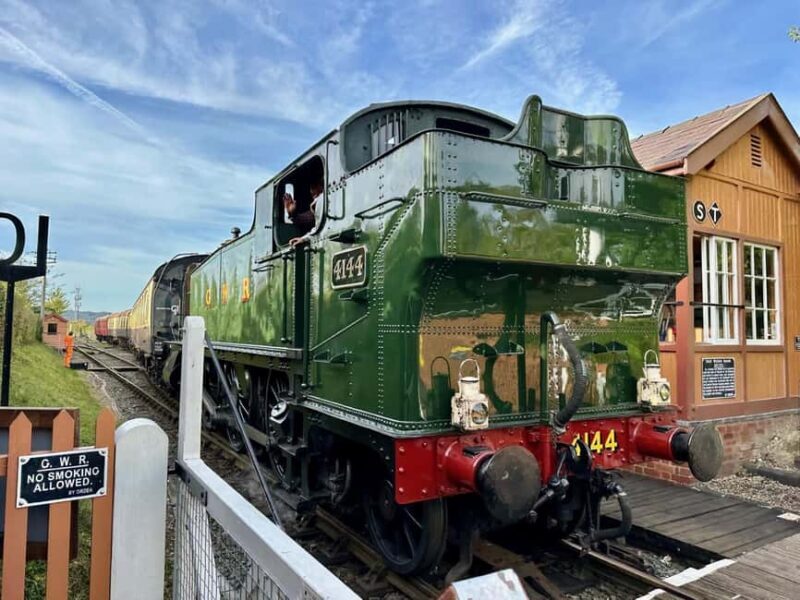 Chinnor: Chiltern Hills Steam Train Ride - A Classic Scenic Ride in the Chiltern Hills