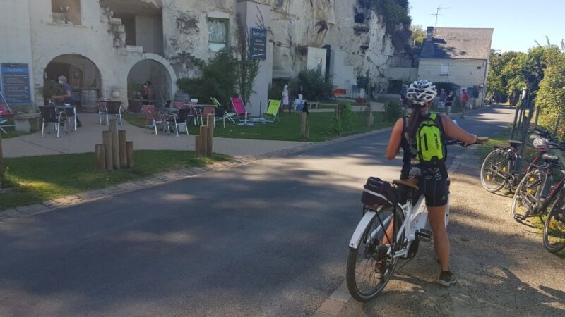 Chinon: Bicycle Tour of Saumur Wineries with Picnic Lunch - Important Practicalities