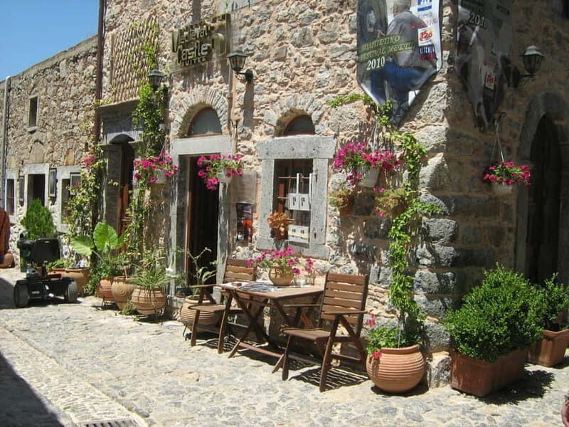 Chios : Welcome Concierge coffee break with a local - Key Points