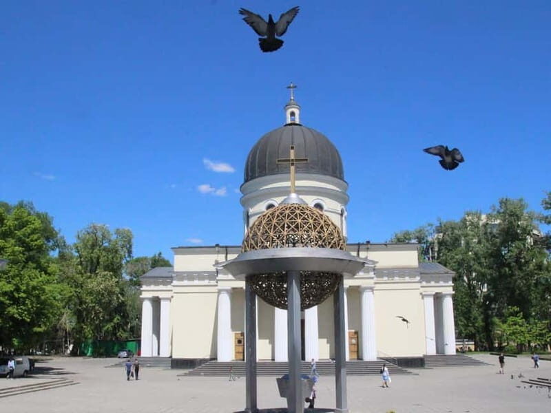 Chisinau: City Highlights Walking Tour with Local Guide - Exploring Chisinau: A Guided Walk Through Moldova’s Capital