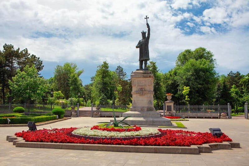 Chisinau: City Highlights Walking Tour with Local Guide - Who Should Sign Up?