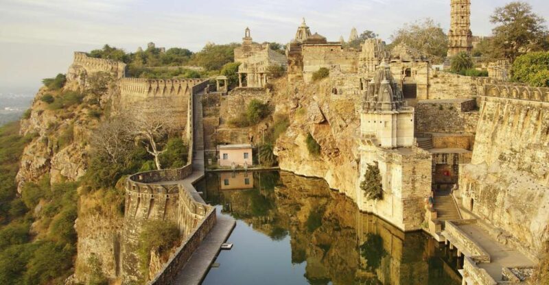 Chittorgarh: Private Day Trip from Udaipur - Lunch Break: Authentic Rajasthan Flavors