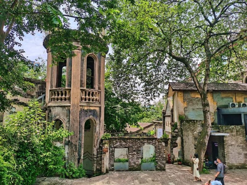 Chongqing: City Walk, Metro Train, Hidden Lanes, Hongya Cave - A Closer Look at the Tour Experience