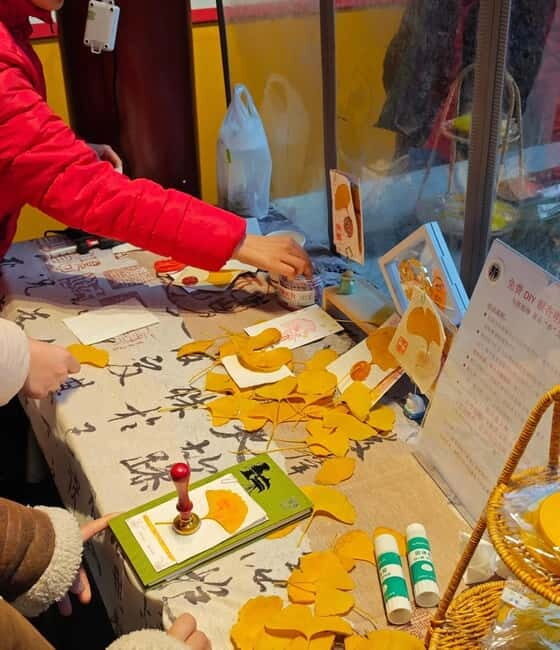 Chongqing Heritage Tour: Hands-on Crafts & Teahouse Visit - Visiting a Century-Old Teahouse