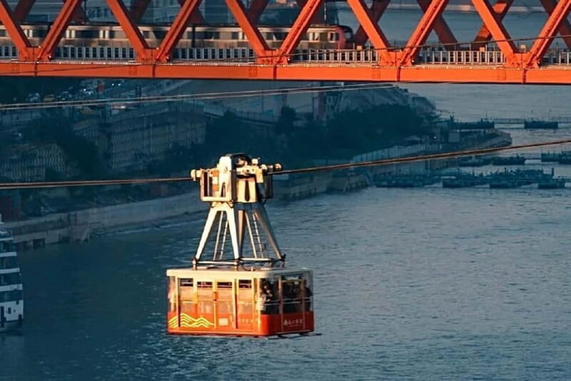 Chongqing Private Day Tour with Li Yan Ba Guo Performance - Exploring Hongya Cave