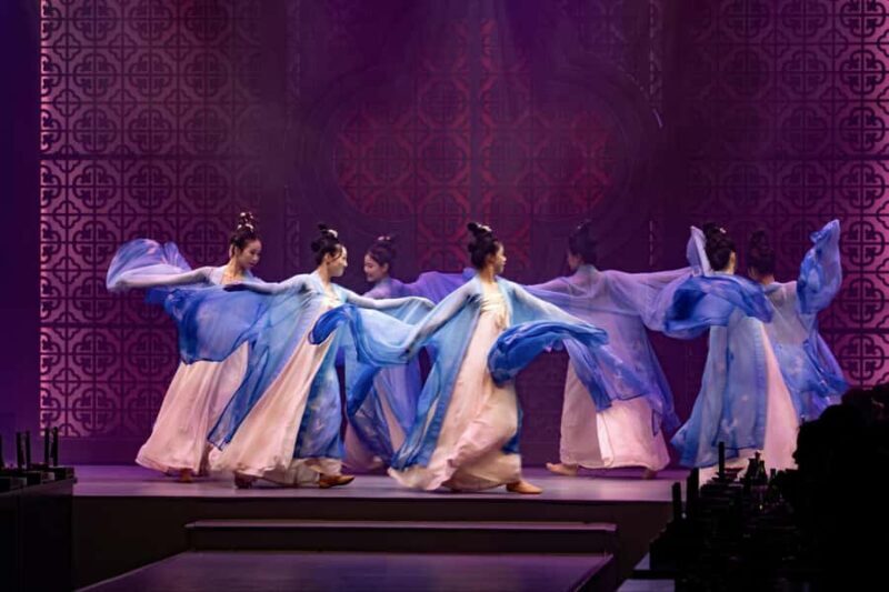 Chongqing: Royal Cultural Dinner Show LiYanBaGuo - Who Will Love This Experience?