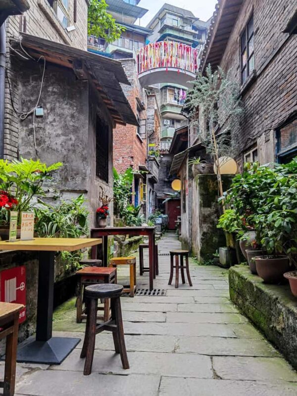 Chongqing: Skywalk, Air-Raid Shelter, Hidden Alley& Teahouse - Who Will Love This Tour?