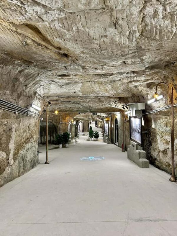 Chongqing: Skywalk, Air-Raid Shelter, Hidden Alley& Teahouse - FAQ