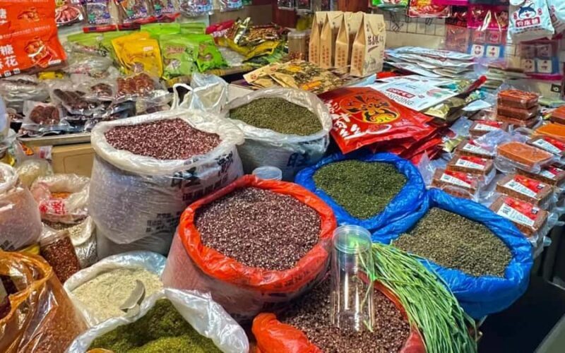 Chongqing's back alley delicacies and tranquil temples - Exploring Chongqing’s Hidden Alleys and Markets