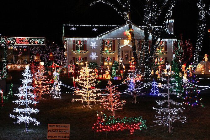 Christmas Carol Trolley Holiday Music & Lights Tour in Sarasota - Who Will Love the Christmas Carol Trolley?