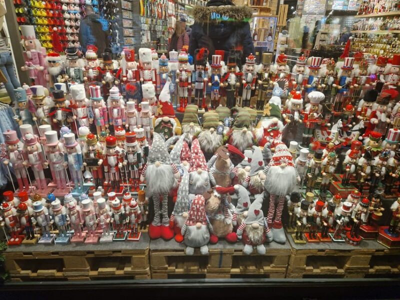 Christmas in Budapest: St. Stephen Basilica & Downtown - Key Points