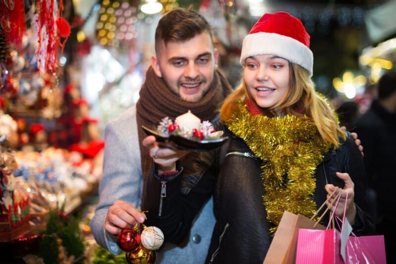 Christmas Magic: Walking Granadas Historic Highlights - Stop 3: Calle Reyes Católicos