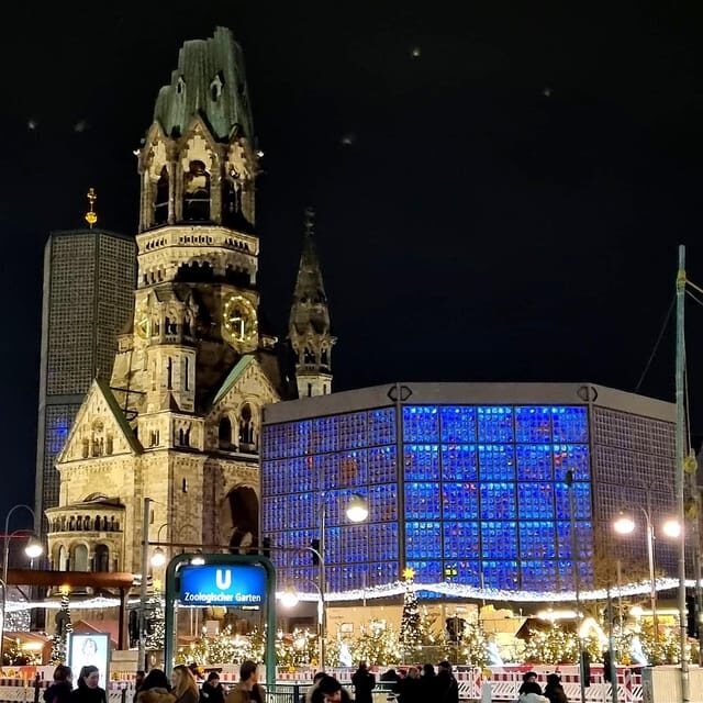 Christmas market lights tour bus through Berlin, free mulled wine (2.5 hours) - Key Points