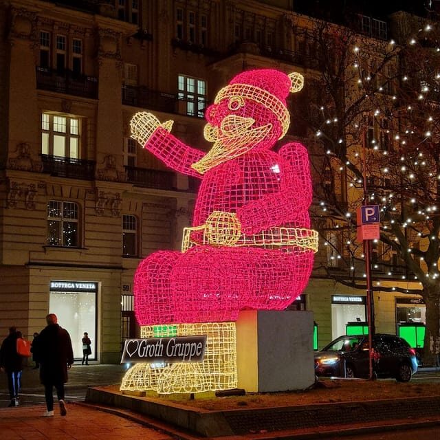 Christmas market lights tour bus through Berlin, free mulled wine (2.5 hours) - A Comprehensive Look at This Christmas Lights Bus Tour