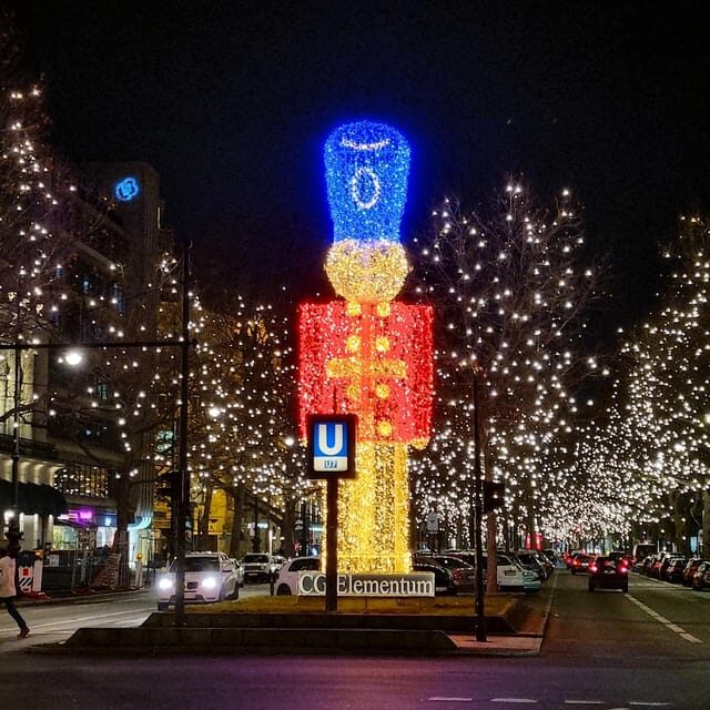Christmas market lights tour bus through Berlin, free mulled wine (2.5 hours) - The Sum Up