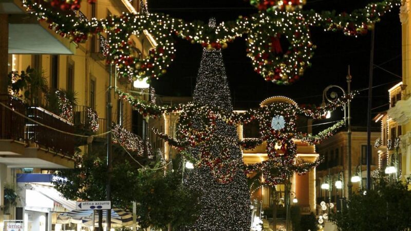 Christmas tour: from the nativity scenes of San Gregorio Armeno to the lights of Sorrento - Key Points