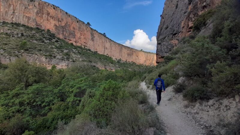 Chulilla: Hanging Bridges & Canyon Private Hiking Day Tour - The Itinerary Breakdown: From Bridges to Village Charm