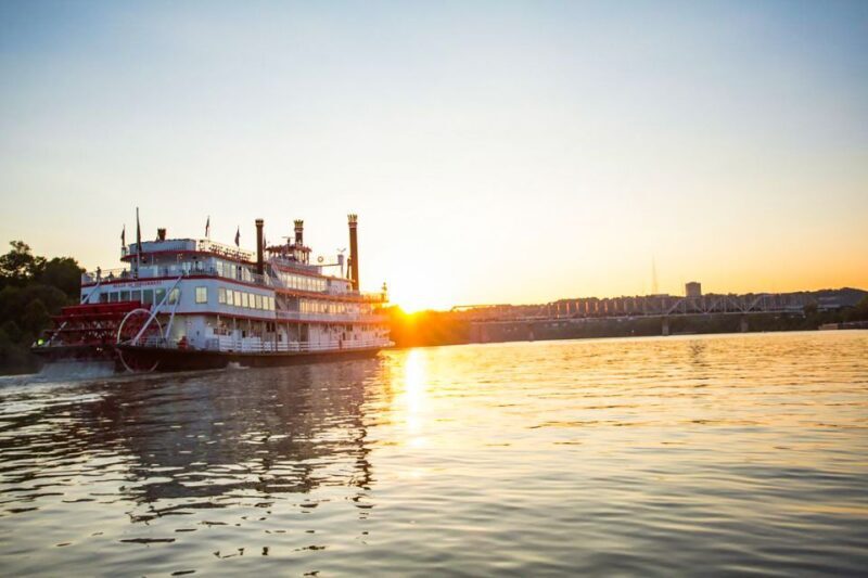 Cincinnati: Riverboat Cruise with Lunch and Entertainment - Key Points