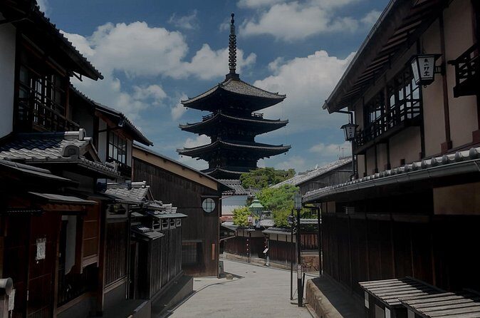 Cinematic Portrait Film Experience in Kyoto with Local Filmmaker - Who Should Consider This Experience?