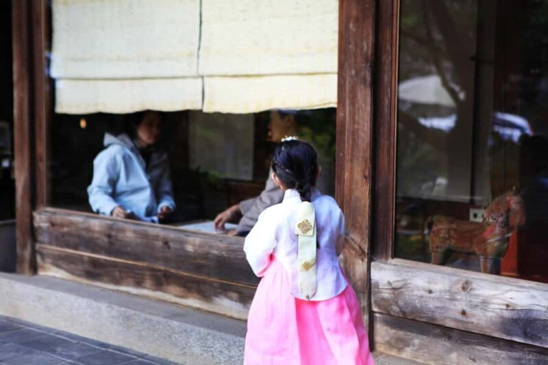 Cinematic Seoul: Private Photo Journey with a Pro - Who Will Love This?