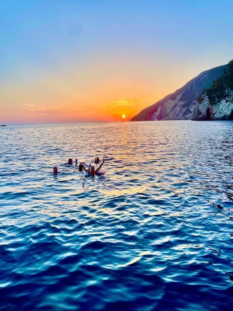Cinque Terre Giro in Barca 4/8 ore con cibo e bevande - A Deep Dive into the Cinque Terre Boat Tour Experience