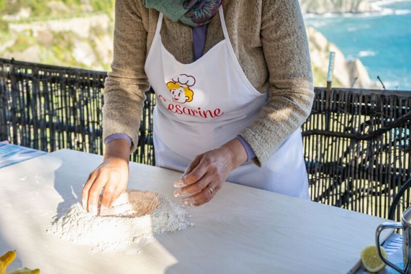 Cinque Terre: Gnocchi & Pesto cooking class with seaview - The Sum Up