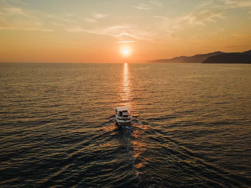 Cinque Terre Sunset boat tour : golden hour on the water - An Authentic Coastal Experience with a Modern Touch