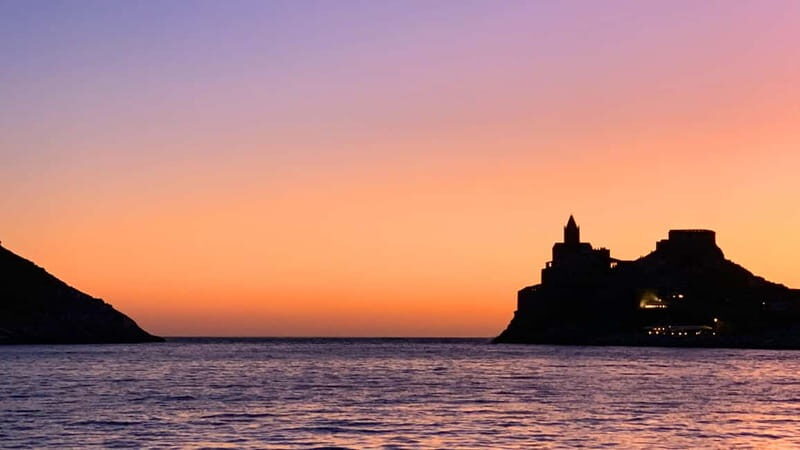 Cinque Terre: Sunset boat tour with aperitifs - Key Points