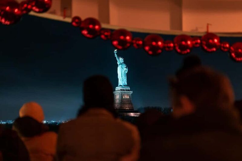 Circle Line: New Years Dinner Fireworks Cruise (All Ages) - Who Will Love This Experience?