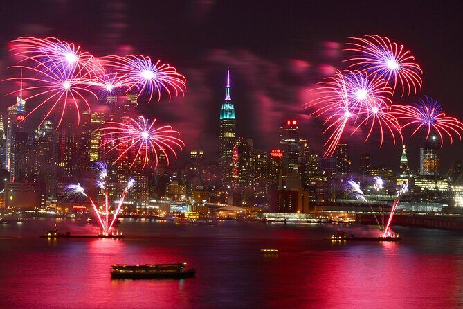 Circle Line: New Years Eve Dinner & Fireworks Cruise (All Ages) - Key Points