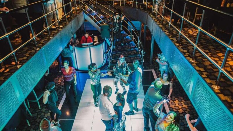 City Cruises Chicago: Lake Michigan Fireworks Dinner Cruise - The Experience: What to Expect on the Lake Michigan Fireworks Dinner Cruise