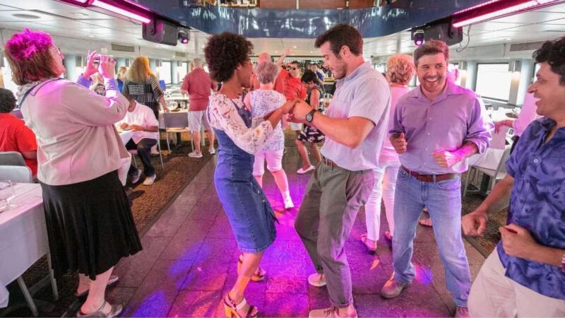 City Cruises Chicago: Lake Michigan Lunch or Dinner Cruise - An In-Depth Review of the Chicago Lake Cruise Experience