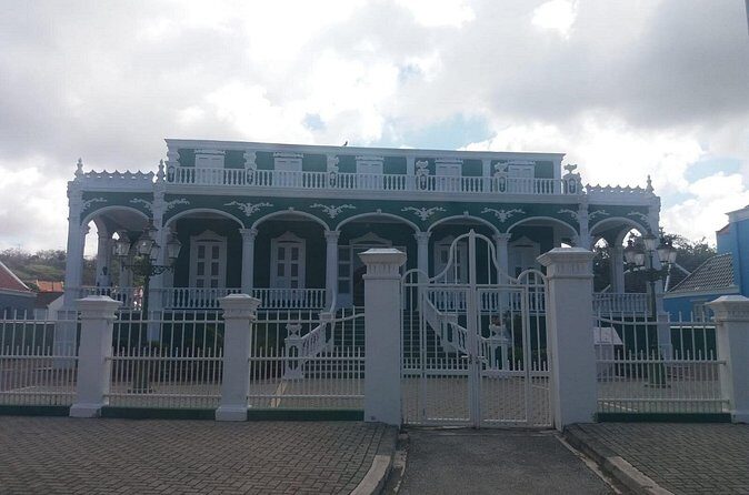 city highlights & cave - The Sum Up