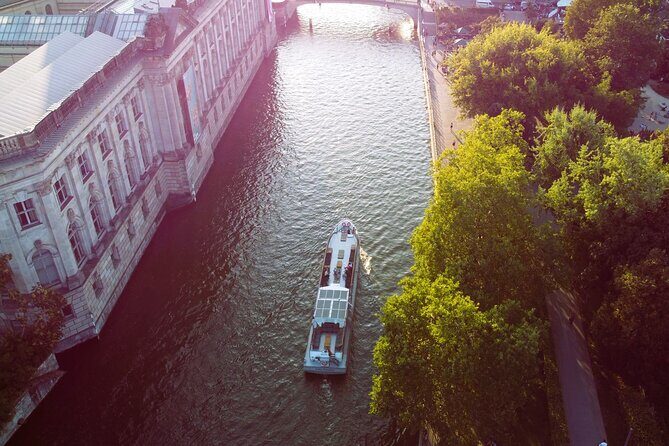 City lounge trip with the lounge ship through Berlin - Practical Tips for Future Travelers