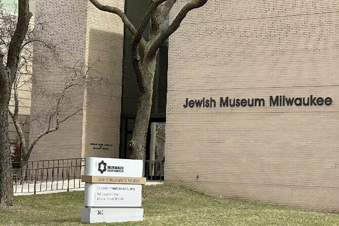 City of Neighborhoods: A Self-Guided Audio Tour in Milwaukee - Exploring the Lower East Side