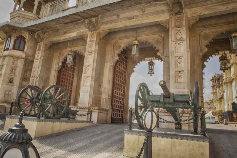 City Palace Udaipur Express visits with english speaks guide - What Makes This Tour Special