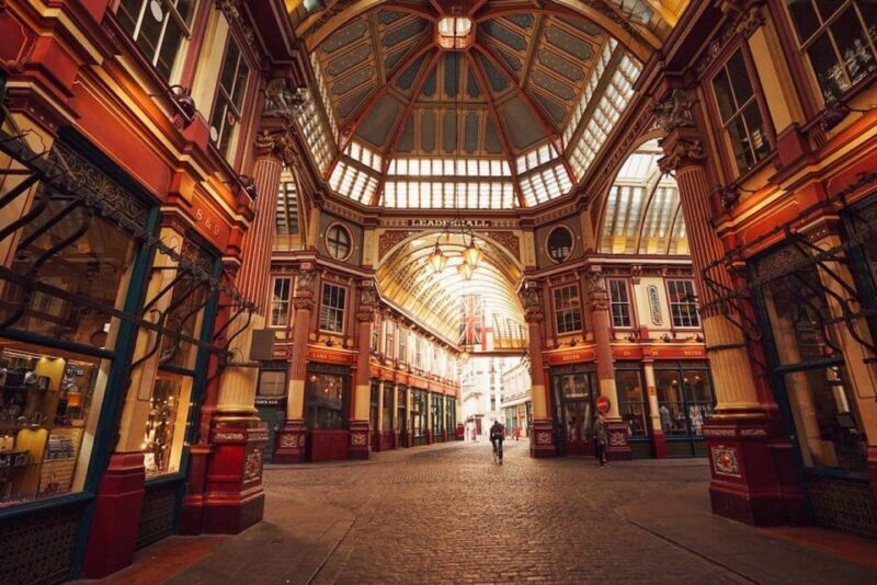City & Secrets: Explore London's Gems on a Calm Sunday - An Honest Look at the Vintage Bike Tour