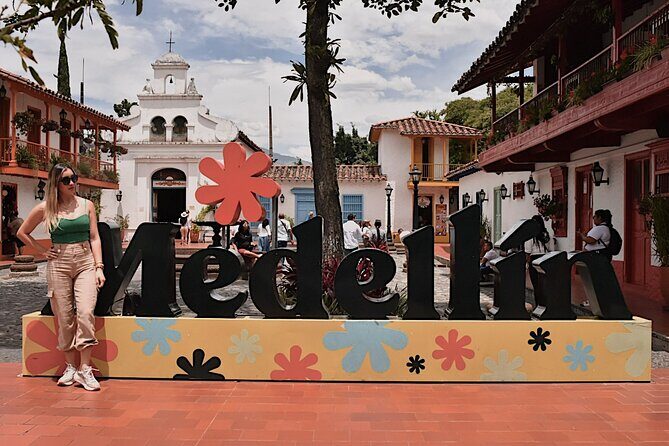 City Tour + Commune 13 Medellin - In-Depth Review of the Medellín City & Commune Tour