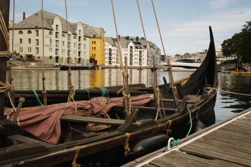 City tour in Ålesund: Art Nouveau, sea views, and insider tips - Discovering Ålesund Through the Eyes of a Local Guide