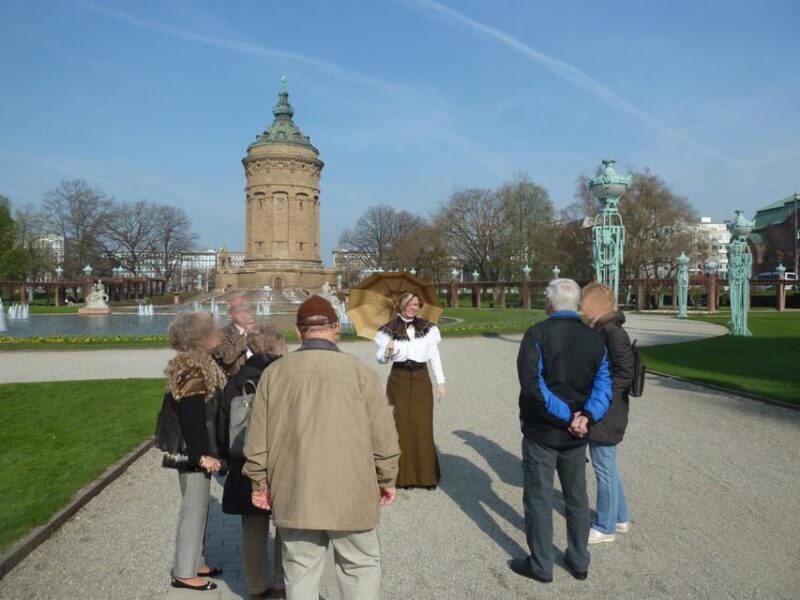 City tour Mannheim: With Bertha Benz through the city of inventors - costume tour - Authenticity and Education