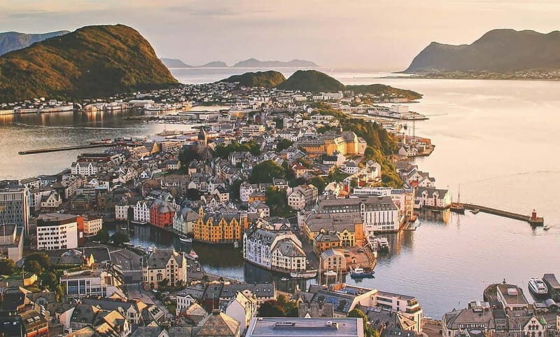 City walk in Ålesund: Art Nouveau, sea views, and insider tips - A Deep Dive into Ålesund’s Charm
