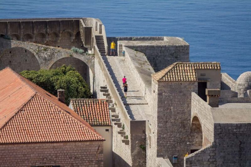 City Walls Tour, War&History+1991 - Who Will Love This Tour?
