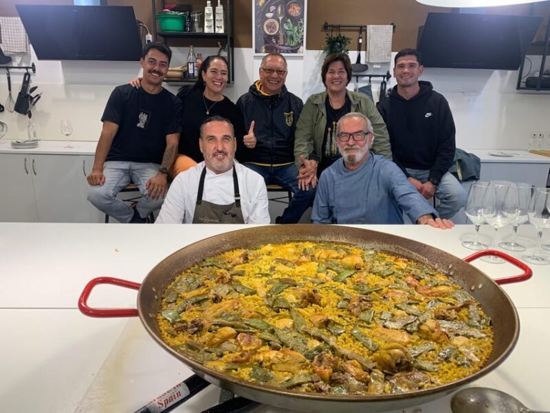 Class of Valencian Paella with welcome drinks and tapas - Key Points