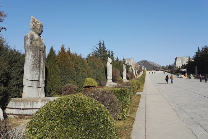 Classic Han Dynasty & Tang Dynasty Private Day Tour from Xian including Lunch - The Qian Mausoleum (Tomb of Emperor Tang Gaozong)