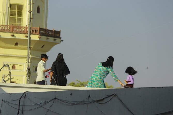 Classic Jaipur 101 Sightseeing, Food and E-Bike Tour - Starting Point and First Impressions