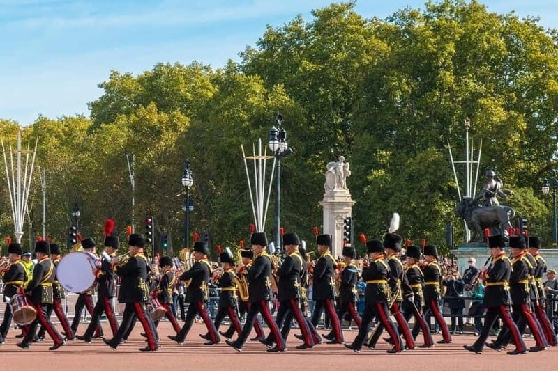 Classic London Tour & Changing The Guards History In Action - Who Will Love This Tour?