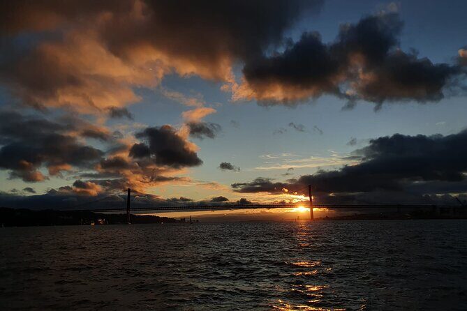 Classic Yacht Sunset group tour in Lisbon with welcome drink - Value and Practicalities