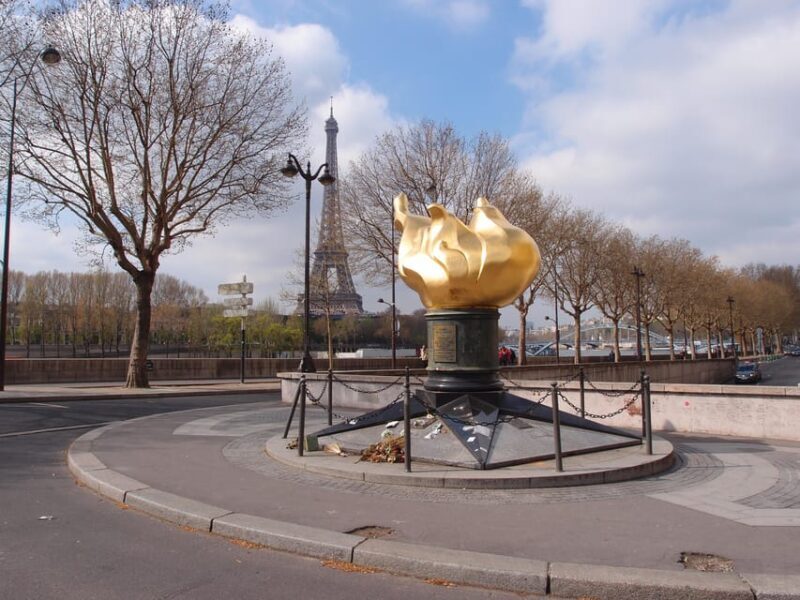 Classical and Monumental Paris Tour along the Seine River - Deep Dive into the Stops