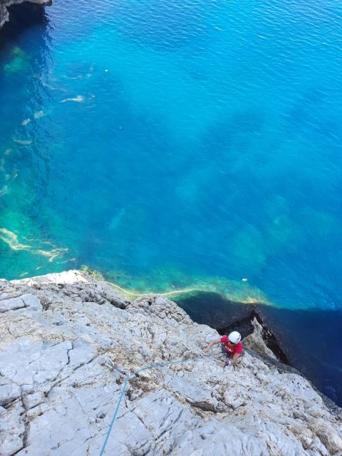 Climbing Day: a climbing day on an amazing crag in Sardinia - Key Points