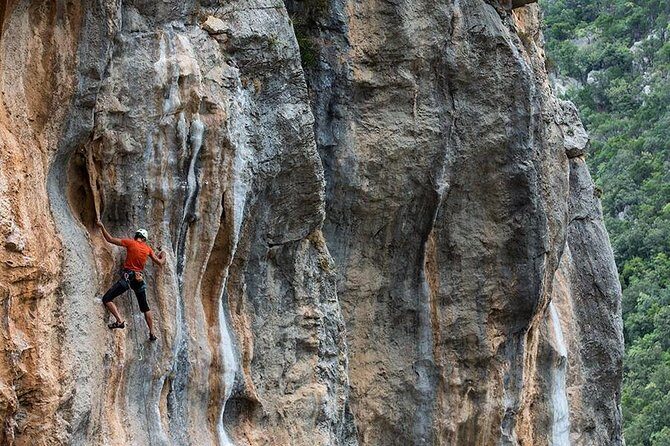 Climbing in Leonidio with instructor - An In-Depth Look at Climbing in Leonidio